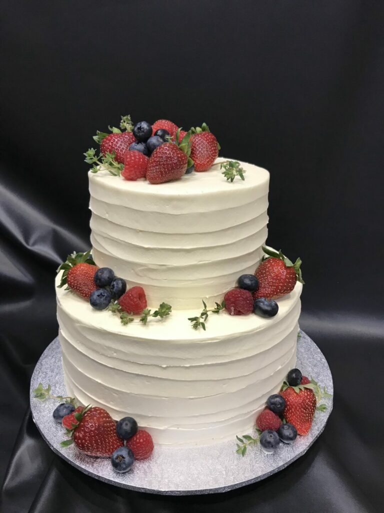 Extended height with fresh berries – Heidelberg Cakes