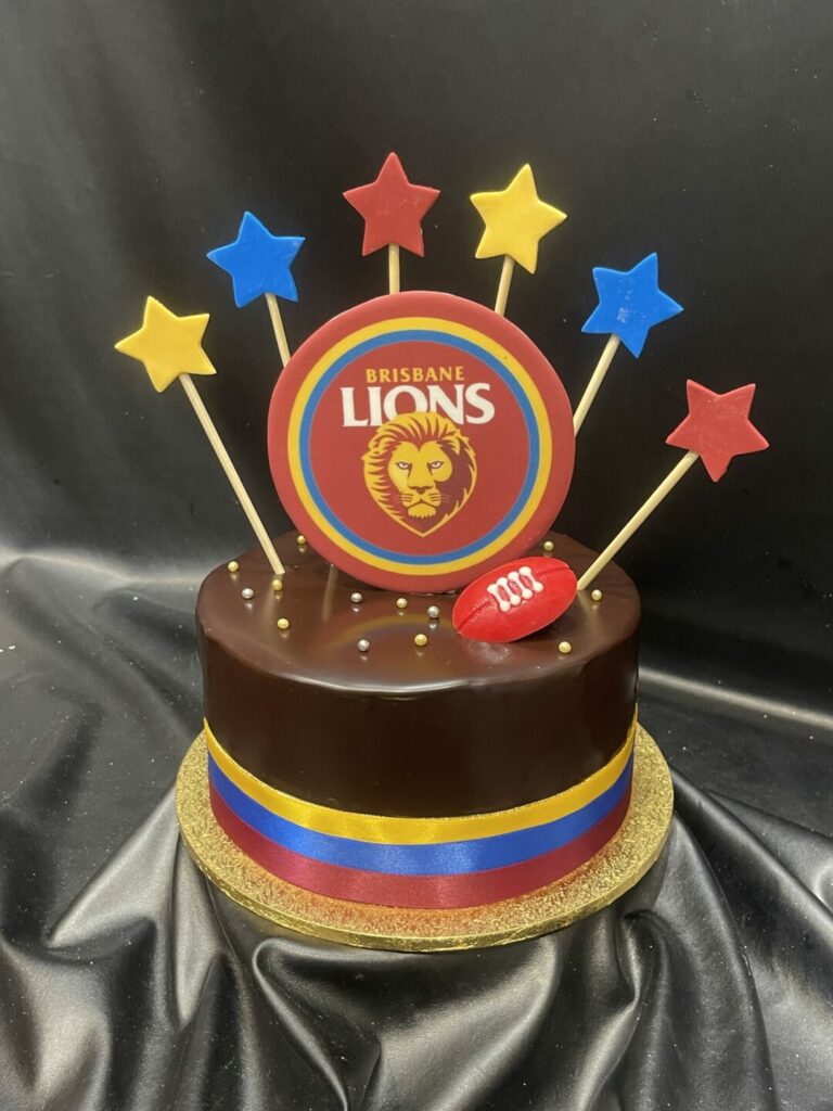 Team Logo, Stars and Mini Footy – Heidelberg Cakes