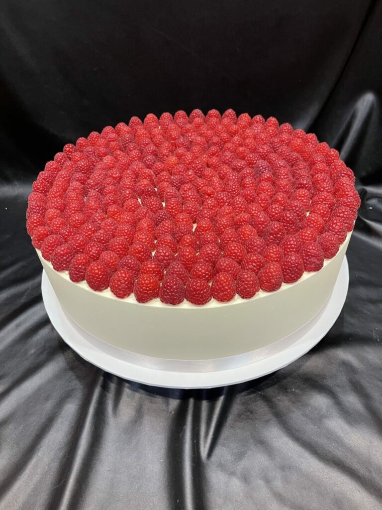 Smooth Buttercream with Fresh Raspberries – Heidelberg Cakes