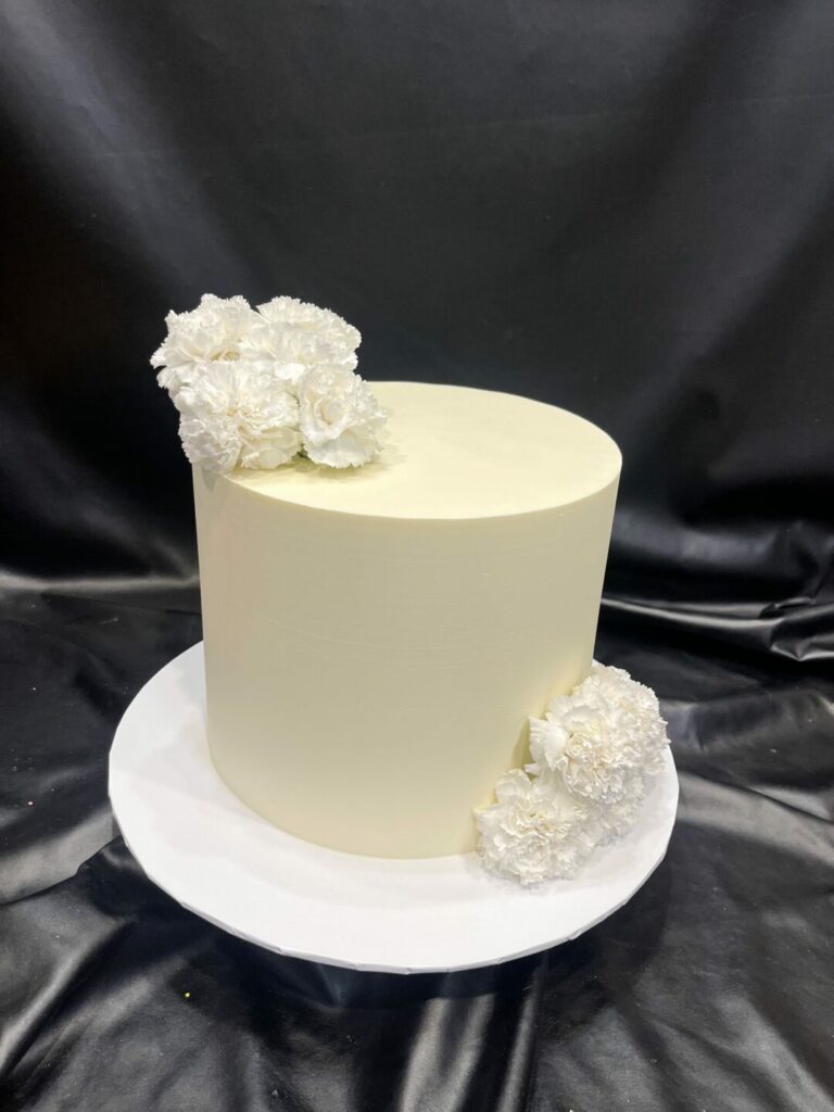 Single Tier Smooth Buttercream with Flowers – Heidelberg Cakes
